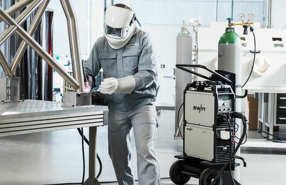 Professional TIG welding everywhere – new machines in the EWM Tetrix ...